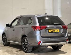 Pelēks Mitsubishi Outlander 2018 Klaipėda, ar dzinēja tilpumu 2.00 L un nobraukumu 137 tūkst. km par 16500 €, foto 23 vietnē AUTOMOTO.COM.LV