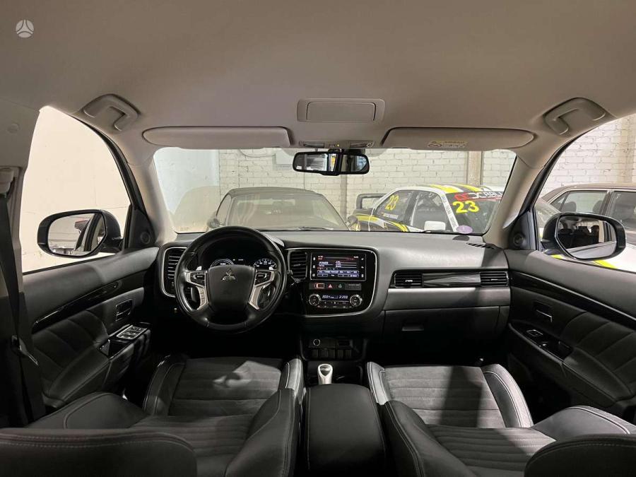 Pelēks Mitsubishi Outlander 2018 Klaipėda, ar dzinēja tilpumu 2.00 L un nobraukumu 137 tūkst. km par 16500 €, foto 24 vietnē AUTOMOTO.COM.LV