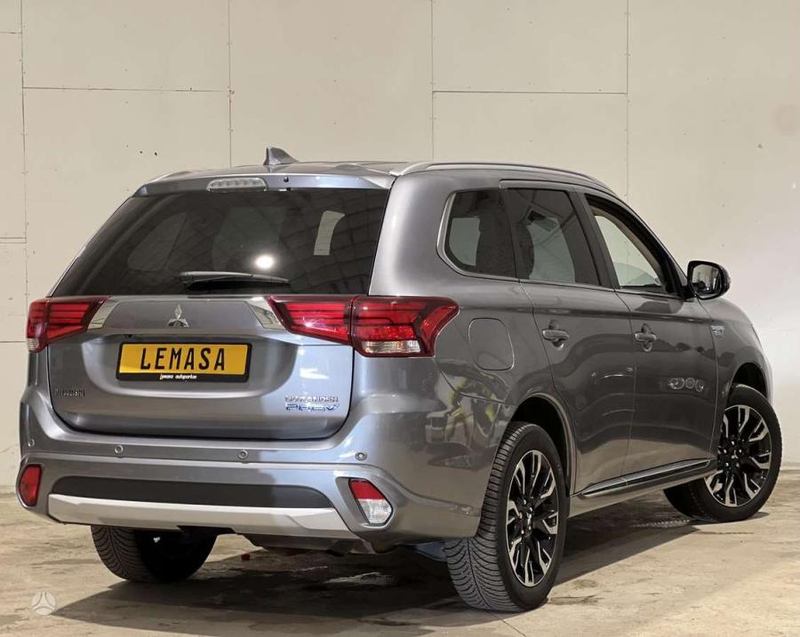 Pelēks Mitsubishi Outlander 2018 Klaipėda, ar dzinēja tilpumu 2.00 L un nobraukumu 137 tūkst. km par 16500 €, foto 28 vietnē AUTOMOTO.COM.LV