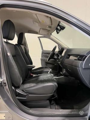 Pelēks Mitsubishi Outlander 2018 Klaipėda, ar dzinēja tilpumu 2.00 L un nobraukumu 137 tūkst. km par 16500 €, foto 30 vietnē AUTOMOTO.COM.LV