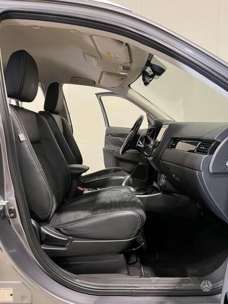 Pelēks Mitsubishi Outlander 2018 Klaipėda, ar dzinēja tilpumu 2.00 L un nobraukumu 137 tūkst. km par 16500 €, foto 30 vietnē AUTOMOTO.COM.LV