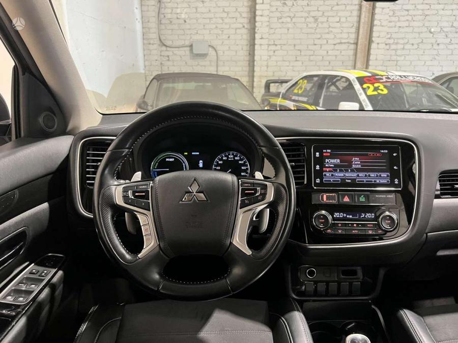 Pelēks Mitsubishi Outlander 2018 Klaipėda, ar dzinēja tilpumu 2.00 L un nobraukumu 137 tūkst. km par 16500 €, foto 31 vietnē AUTOMOTO.COM.LV
