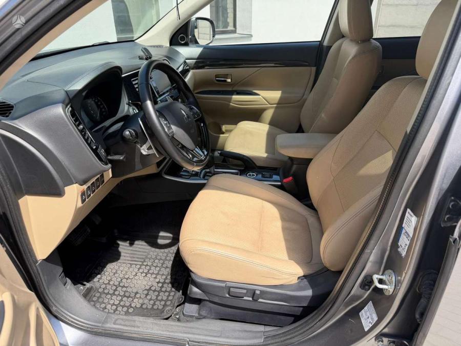 Pelēks Mitsubishi Outlander 2018 Kauņa, ar dzinēja tilpumu 2.00 L un nobraukumu 196 tūkst. km par 10400 €, foto 4 vietnē AUTOMOTO.COM.LV