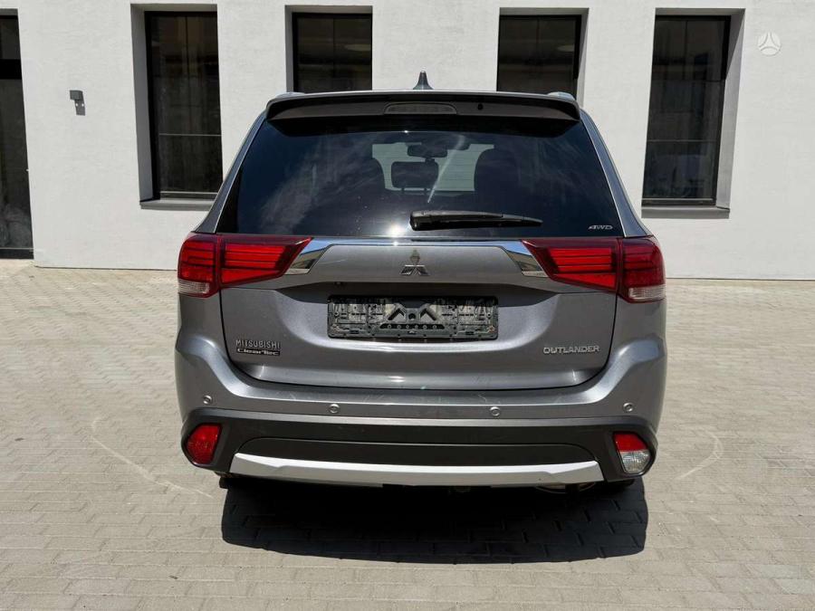 Pelēks Mitsubishi Outlander 2018 Kauņa, ar dzinēja tilpumu 2.00 L un nobraukumu 196 tūkst. km par 10400 €, foto 9 vietnē AUTOMOTO.COM.LV