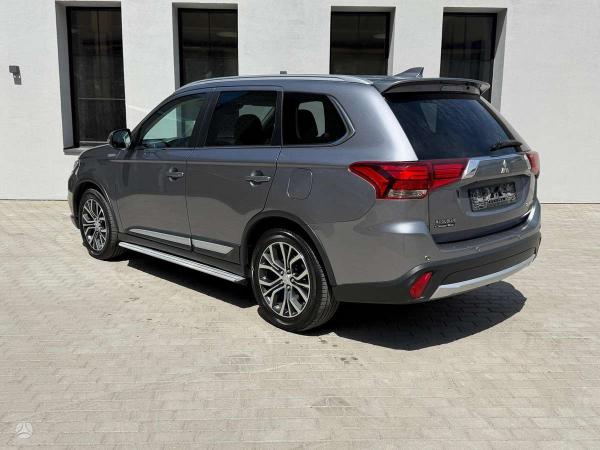 Grey Mitsubishi Outlander 2018 in Kaunas, with an engine capacity of 2.00 L and mileage of 196 thousand km for 10400 €, photo 10 on AUTOMOTO.COM.LV