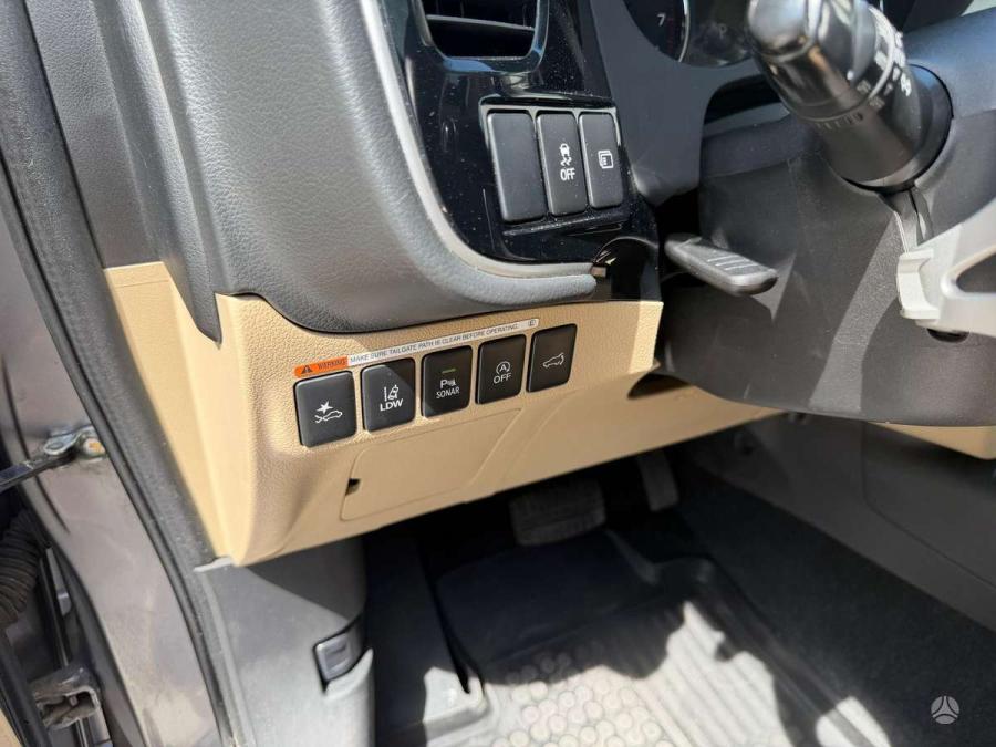 Pelēks Mitsubishi Outlander 2018 Kauņa, ar dzinēja tilpumu 2.00 L un nobraukumu 196 tūkst. km par 10400 €, foto 18 vietnē AUTOMOTO.COM.LV