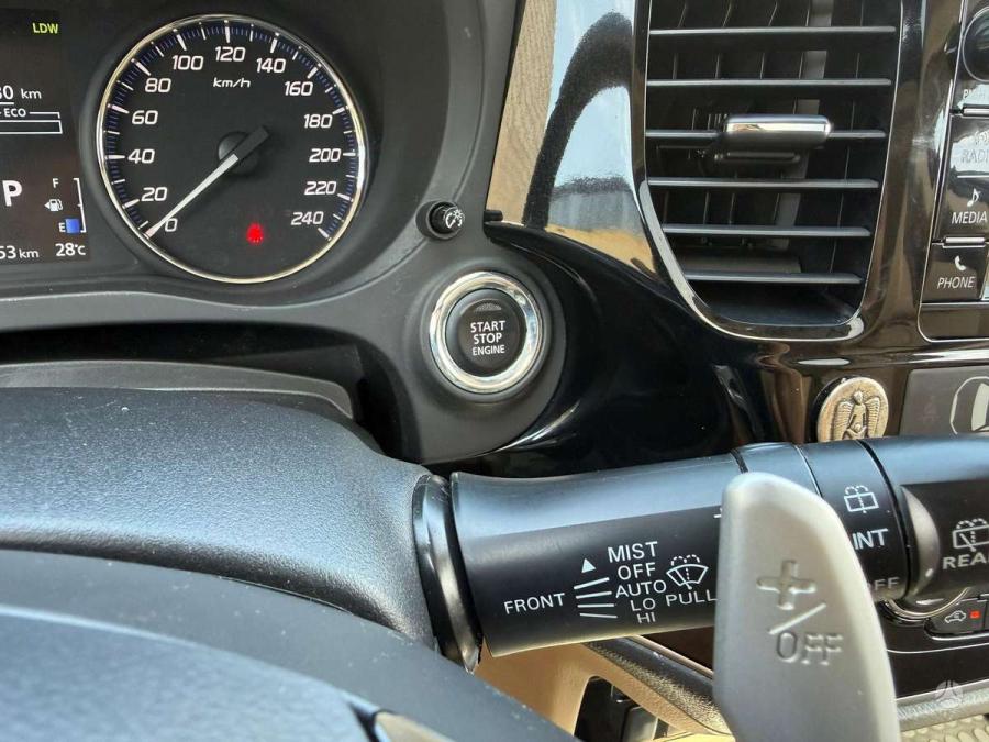 Pelēks Mitsubishi Outlander 2018 Kauņa, ar dzinēja tilpumu 2.00 L un nobraukumu 196 tūkst. km par 10400 €, foto 22 vietnē AUTOMOTO.COM.LV