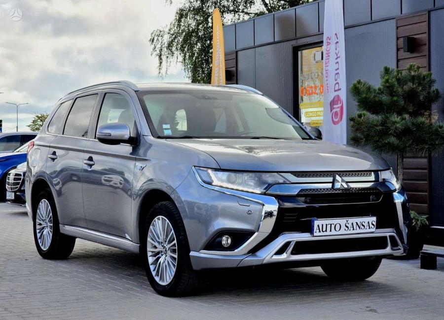 Pelēks Mitsubishi Outlander 2018 Tauragė, ar dzinēja tilpumu 2.40 L un nobraukumu 126 tūkst. km par 15900 €, foto 1 vietnē AUTOMOTO.COM.LV
