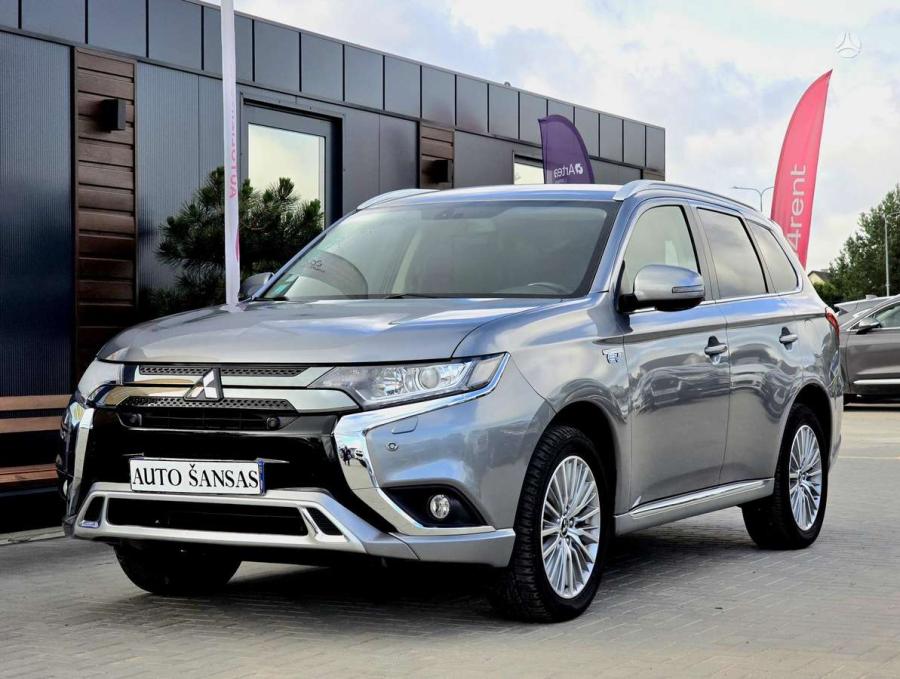 Pelēks Mitsubishi Outlander 2018 Tauragė, ar dzinēja tilpumu 2.40 L un nobraukumu 126 tūkst. km par 15900 €, foto 3 vietnē AUTOMOTO.COM.LV
