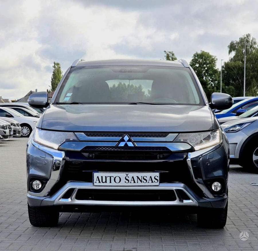 Pelēks Mitsubishi Outlander 2018 Tauragė, ar dzinēja tilpumu 2.40 L un nobraukumu 126 tūkst. km par 15900 €, foto 4 vietnē AUTOMOTO.COM.LV