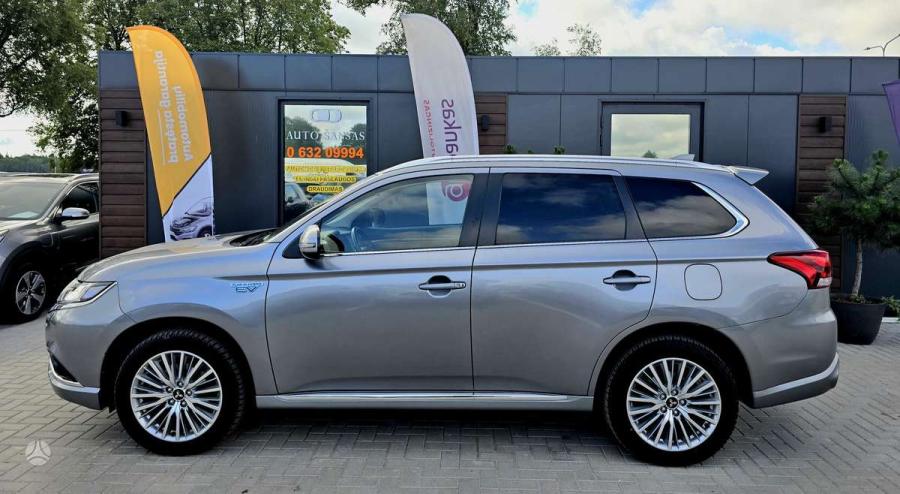 Pelēks Mitsubishi Outlander 2018 Tauragė, ar dzinēja tilpumu 2.40 L un nobraukumu 126 tūkst. km par 15900 €, foto 6 vietnē AUTOMOTO.COM.LV