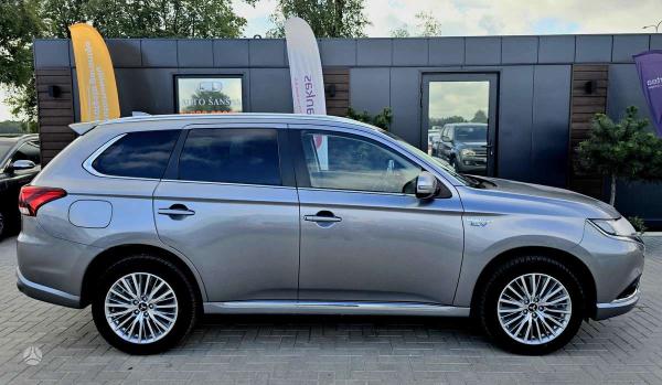 Pelēks Mitsubishi Outlander 2018 Tauragė, ar dzinēja tilpumu 2.40 L un nobraukumu 126 tūkst. km par 15900 €, foto 6 vietnē AUTOMOTO.COM.LV