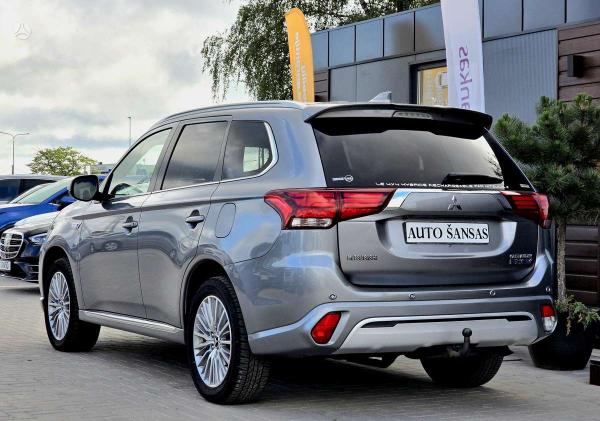 Pelēks Mitsubishi Outlander 2018 Tauragė, ar dzinēja tilpumu 2.40 L un nobraukumu 126 tūkst. km par 15900 €, foto 7 vietnē AUTOMOTO.COM.LV