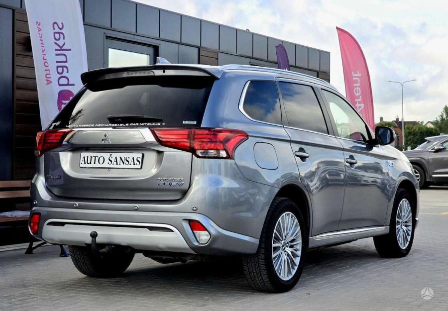 Pelēks Mitsubishi Outlander 2018 Tauragė, ar dzinēja tilpumu 2.40 L un nobraukumu 126 tūkst. km par 15900 €, foto 9 vietnē AUTOMOTO.COM.LV