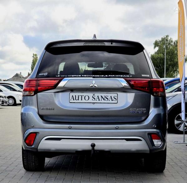 Pelēks Mitsubishi Outlander 2018 Tauragė, ar dzinēja tilpumu 2.40 L un nobraukumu 126 tūkst. km par 15900 €, foto 9 vietnē AUTOMOTO.COM.LV