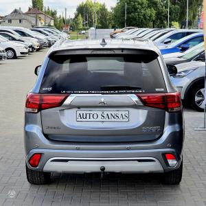 Pelēks Mitsubishi Outlander 2018 Tauragė, ar dzinēja tilpumu 2.40 L un nobraukumu 126 tūkst. km par 15900 €, foto 11 vietnē AUTOMOTO.COM.LV