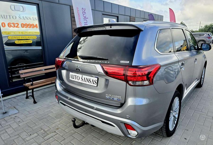 Pelēks Mitsubishi Outlander 2018 Tauragė, ar dzinēja tilpumu 2.40 L un nobraukumu 126 tūkst. km par 15900 €, foto 13 vietnē AUTOMOTO.COM.LV