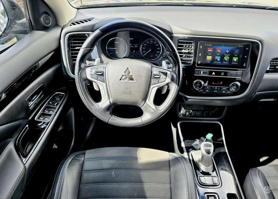 Pelēks Mitsubishi Outlander 2018 Tauragė, ar dzinēja tilpumu 2.40 L un nobraukumu 126 tūkst. km par 15900 €, foto 15 vietnē AUTOMOTO.COM.LV