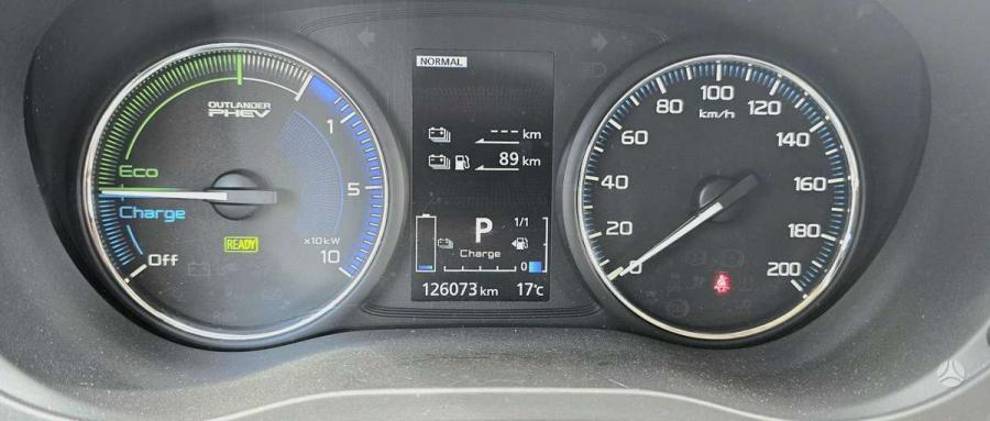 Pelēks Mitsubishi Outlander 2018 Tauragė, ar dzinēja tilpumu 2.40 L un nobraukumu 126 tūkst. km par 15900 €, foto 16 vietnē AUTOMOTO.COM.LV