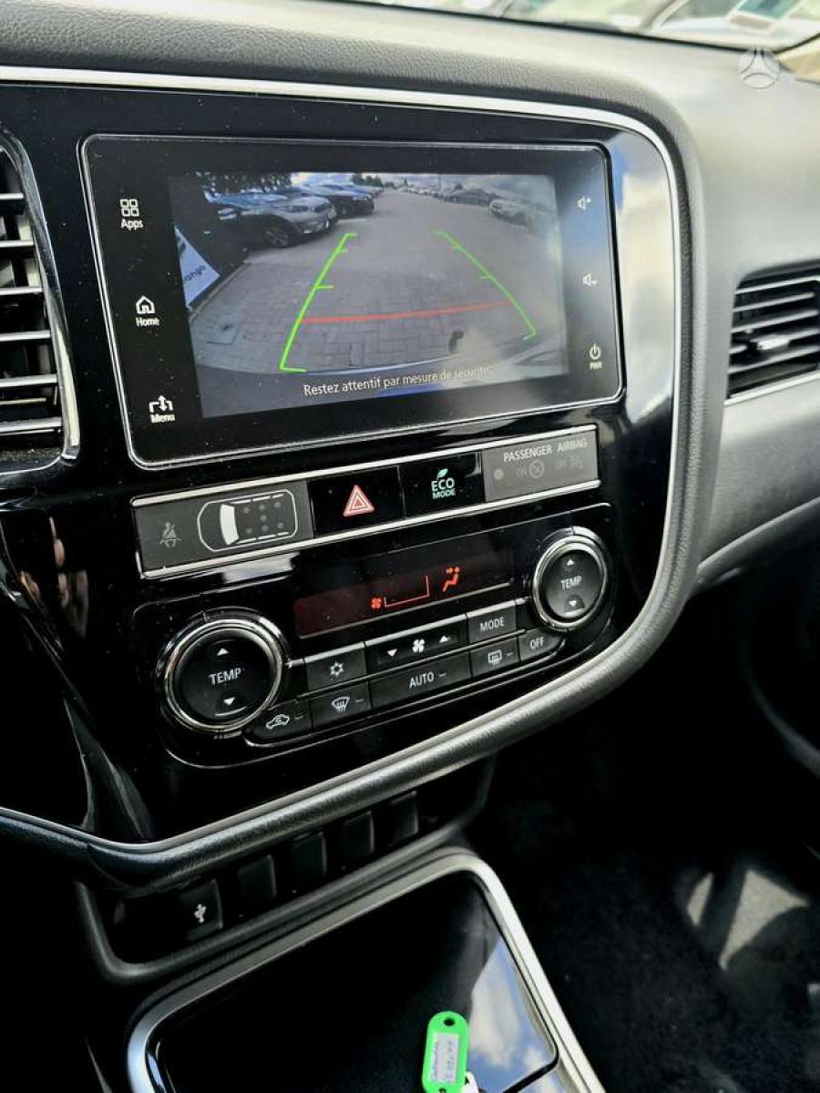 Pelēks Mitsubishi Outlander 2018 Tauragė, ar dzinēja tilpumu 2.40 L un nobraukumu 126 tūkst. km par 15900 €, foto 17 vietnē AUTOMOTO.COM.LV