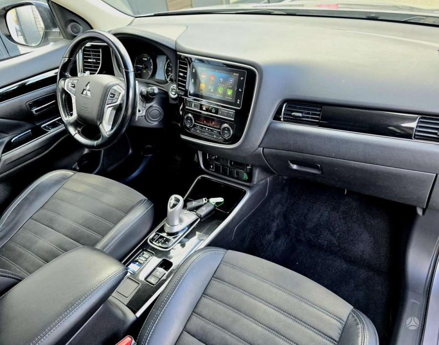 Pelēks Mitsubishi Outlander 2018 Tauragė, ar dzinēja tilpumu 2.40 L un nobraukumu 126 tūkst. km par 15900 €, foto 23 vietnē AUTOMOTO.COM.LV