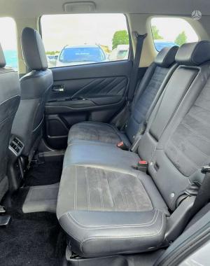 Pelēks Mitsubishi Outlander 2018 Tauragė, ar dzinēja tilpumu 2.40 L un nobraukumu 126 tūkst. km par 15900 €, foto 24 vietnē AUTOMOTO.COM.LV
