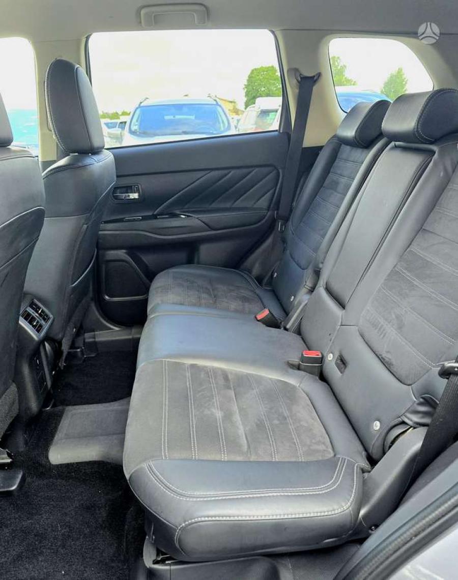 Pelēks Mitsubishi Outlander 2018 Tauragė, ar dzinēja tilpumu 2.40 L un nobraukumu 126 tūkst. km par 15900 €, foto 24 vietnē AUTOMOTO.COM.LV