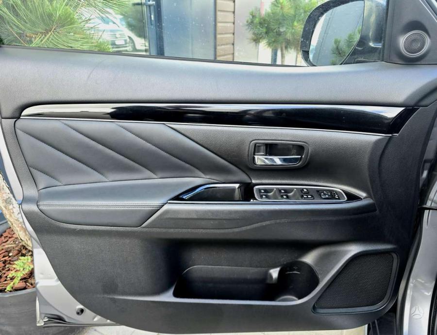 Pelēks Mitsubishi Outlander 2018 Tauragė, ar dzinēja tilpumu 2.40 L un nobraukumu 126 tūkst. km par 15900 €, foto 28 vietnē AUTOMOTO.COM.LV