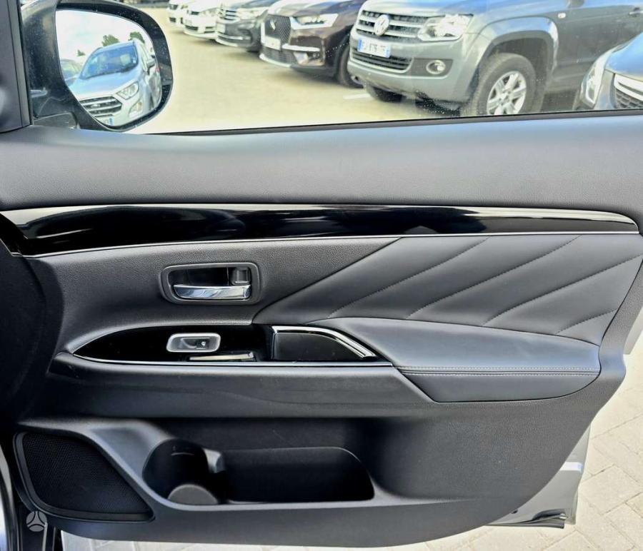 Pelēks Mitsubishi Outlander 2018 Tauragė, ar dzinēja tilpumu 2.40 L un nobraukumu 126 tūkst. km par 15900 €, foto 29 vietnē AUTOMOTO.COM.LV