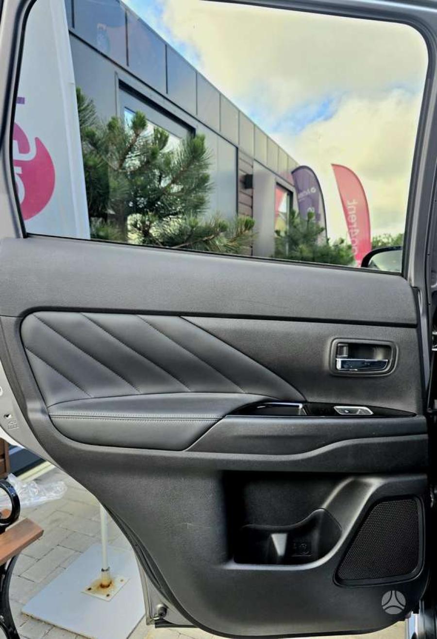 Pelēks Mitsubishi Outlander 2018 Tauragė, ar dzinēja tilpumu 2.40 L un nobraukumu 126 tūkst. km par 15900 €, foto 30 vietnē AUTOMOTO.COM.LV