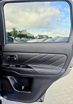 Pelēks Mitsubishi Outlander 2018 Tauragė, ar dzinēja tilpumu 2.40 L un nobraukumu 126 tūkst. km par 15900 €, foto 31 vietnē AUTOMOTO.COM.LV