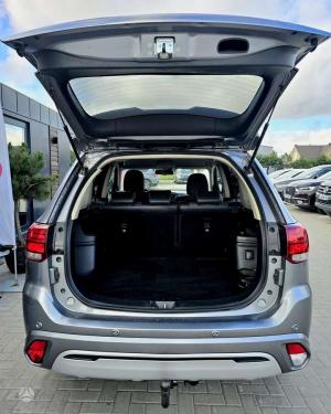 Pelēks Mitsubishi Outlander 2018 Tauragė, ar dzinēja tilpumu 2.40 L un nobraukumu 126 tūkst. km par 15900 €, foto 32 vietnē AUTOMOTO.COM.LV