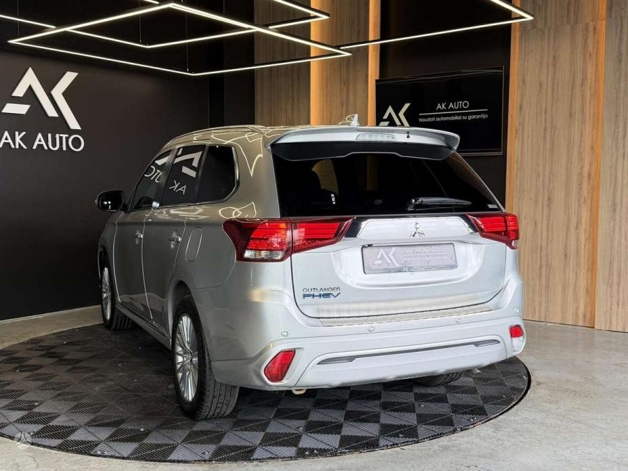 Pelēks Mitsubishi Outlander 2018 Kauņa, ar dzinēja tilpumu 2.36 L un nobraukumu 169 tūkst. km par 16990 €, foto 10 vietnē AUTOMOTO.COM.LV