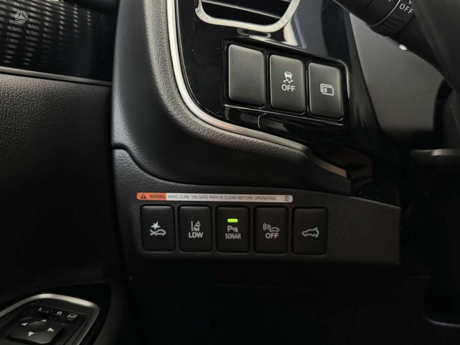 Pelēks Mitsubishi Outlander 2018 Kauņa, ar dzinēja tilpumu 2.36 L un nobraukumu 169 tūkst. km par 16990 €, foto 19 vietnē AUTOMOTO.COM.LV