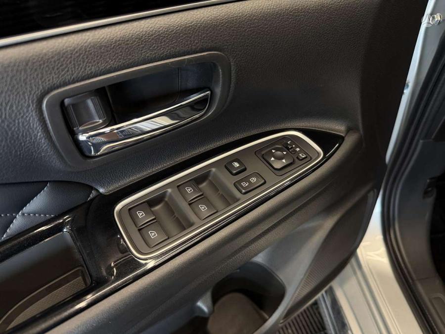 Pelēks Mitsubishi Outlander 2018 Kauņa, ar dzinēja tilpumu 2.36 L un nobraukumu 169 tūkst. km par 16990 €, foto 22 vietnē AUTOMOTO.COM.LV
