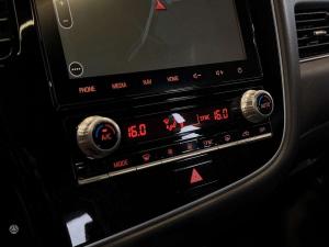 Pelēks Mitsubishi Outlander 2018 Kauņa, ar dzinēja tilpumu 2.36 L un nobraukumu 169 tūkst. km par 16990 €, foto 24 vietnē AUTOMOTO.COM.LV