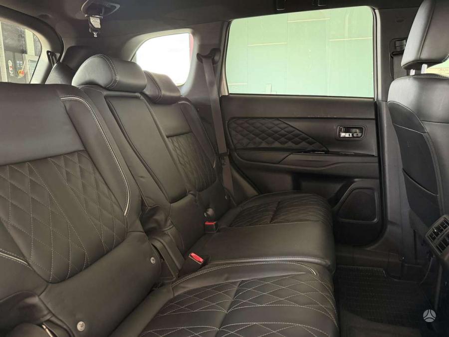 Pelēks Mitsubishi Outlander 2018 Kauņa, ar dzinēja tilpumu 2.36 L un nobraukumu 169 tūkst. km par 16990 €, foto 26 vietnē AUTOMOTO.COM.LV