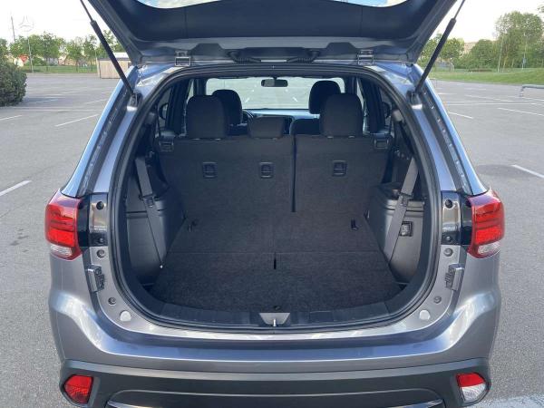 Pelēks Mitsubishi Outlander 2018 Šauļi, ar dzinēja tilpumu 2.36 L un nobraukumu 170 tūkst. km par 12005 €, foto 5 vietnē AUTOMOTO.COM.LV