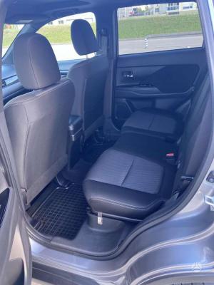Pelēks Mitsubishi Outlander 2018 Šauļi, ar dzinēja tilpumu 2.36 L un nobraukumu 170 tūkst. km par 12005 €, foto 8 vietnē AUTOMOTO.COM.LV