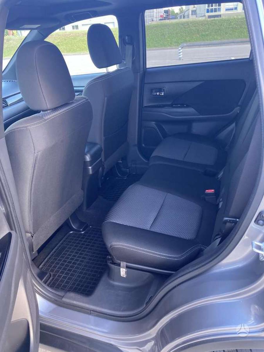 Pelēks Mitsubishi Outlander 2018 Šauļi, ar dzinēja tilpumu 2.36 L un nobraukumu 170 tūkst. km par 12005 €, foto 8 vietnē AUTOMOTO.COM.LV
