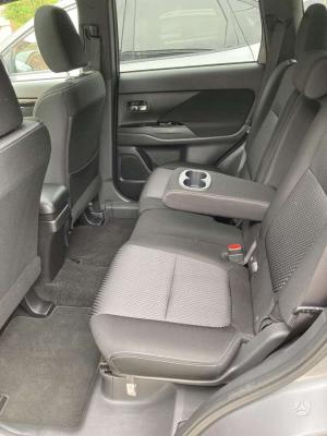 Pelēks Mitsubishi Outlander 2018 Šauļi, ar dzinēja tilpumu 2.36 L un nobraukumu 170 tūkst. km par 12005 €, foto 9 vietnē AUTOMOTO.COM.LV