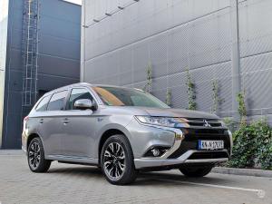 Grey Mitsubishi Outlander 2018 in Klaipeda, with an engine capacity of 2.00 L and mileage of 143 thousand km for 15950 €, photo 3 on AUTOMOTO.COM.LV