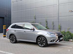 Grey Mitsubishi Outlander 2018 in Klaipeda, with an engine capacity of 2.00 L and mileage of 143 thousand km for 15950 €, photo 4 on AUTOMOTO.COM.LV