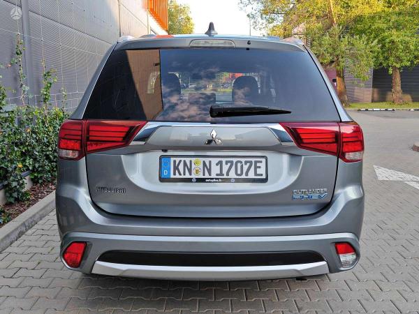 Grey Mitsubishi Outlander 2018 in Klaipeda, with an engine capacity of 2.00 L and mileage of 143 thousand km for 15950 €, photo 8 on AUTOMOTO.COM.LV