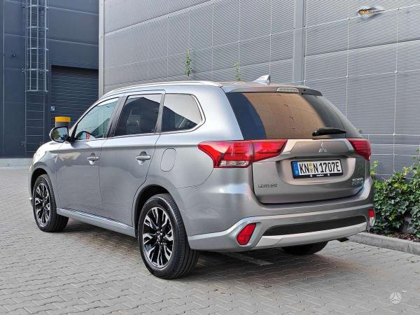 Grey Mitsubishi Outlander 2018 in Klaipeda, with an engine capacity of 2.00 L and mileage of 143 thousand km for 15950 €, photo 9 on AUTOMOTO.COM.LV