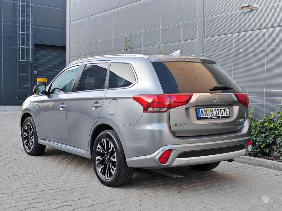 Grey Mitsubishi Outlander 2018 in Klaipeda, with an engine capacity of 2.00 L and mileage of 143 thousand km for 15950 €, photo 10 on AUTOMOTO.COM.LV