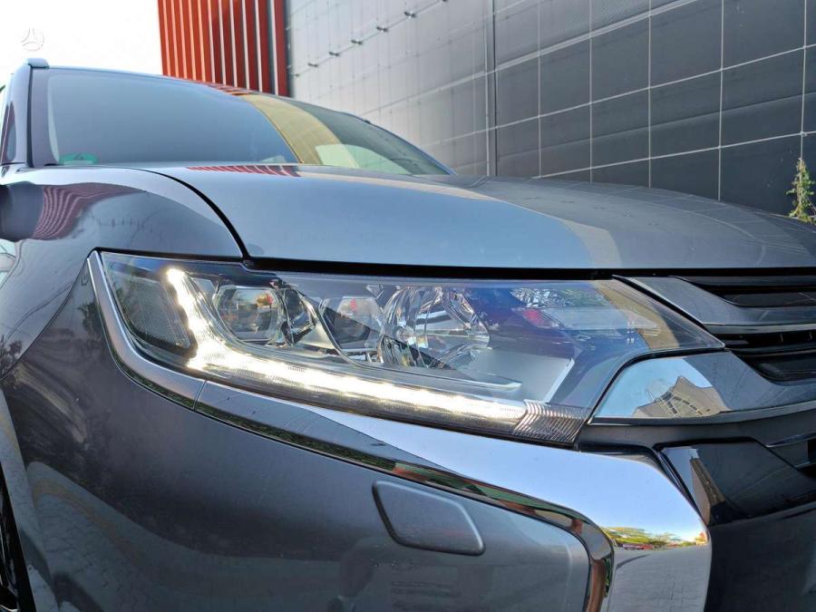 Grey Mitsubishi Outlander 2018 in Klaipeda, with an engine capacity of 2.00 L and mileage of 143 thousand km for 15950 €, photo 17 on AUTOMOTO.COM.LV