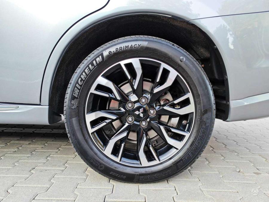 Grey Mitsubishi Outlander 2018 in Klaipeda, with an engine capacity of 2.00 L and mileage of 143 thousand km for 15950 €, photo 20 on AUTOMOTO.COM.LV