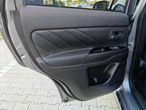 Grey Mitsubishi Outlander 2018 in Klaipeda, with an engine capacity of 2.00 L and mileage of 143 thousand km for 15950 €, photo 22 on AUTOMOTO.COM.LV
