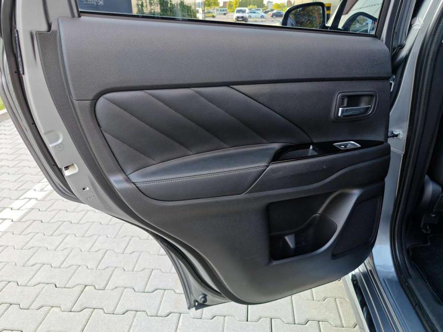 Grey Mitsubishi Outlander 2018 in Klaipeda, with an engine capacity of 2.00 L and mileage of 143 thousand km for 15950 €, photo 22 on AUTOMOTO.COM.LV